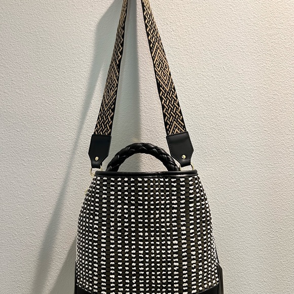 Viamailbag | Bags | Via Mail Bag Black And White Woven Bucket Shoulder ...